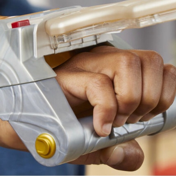 Hasbro | Toys | Marvel The Eternals Cosmic Fx Gauntlet Lights And ...